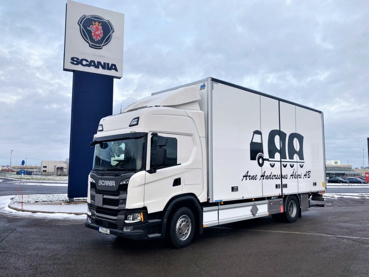 Scania G450 B4x2NB & Scania P370 B4x2NB – Engströms Lastbilar
